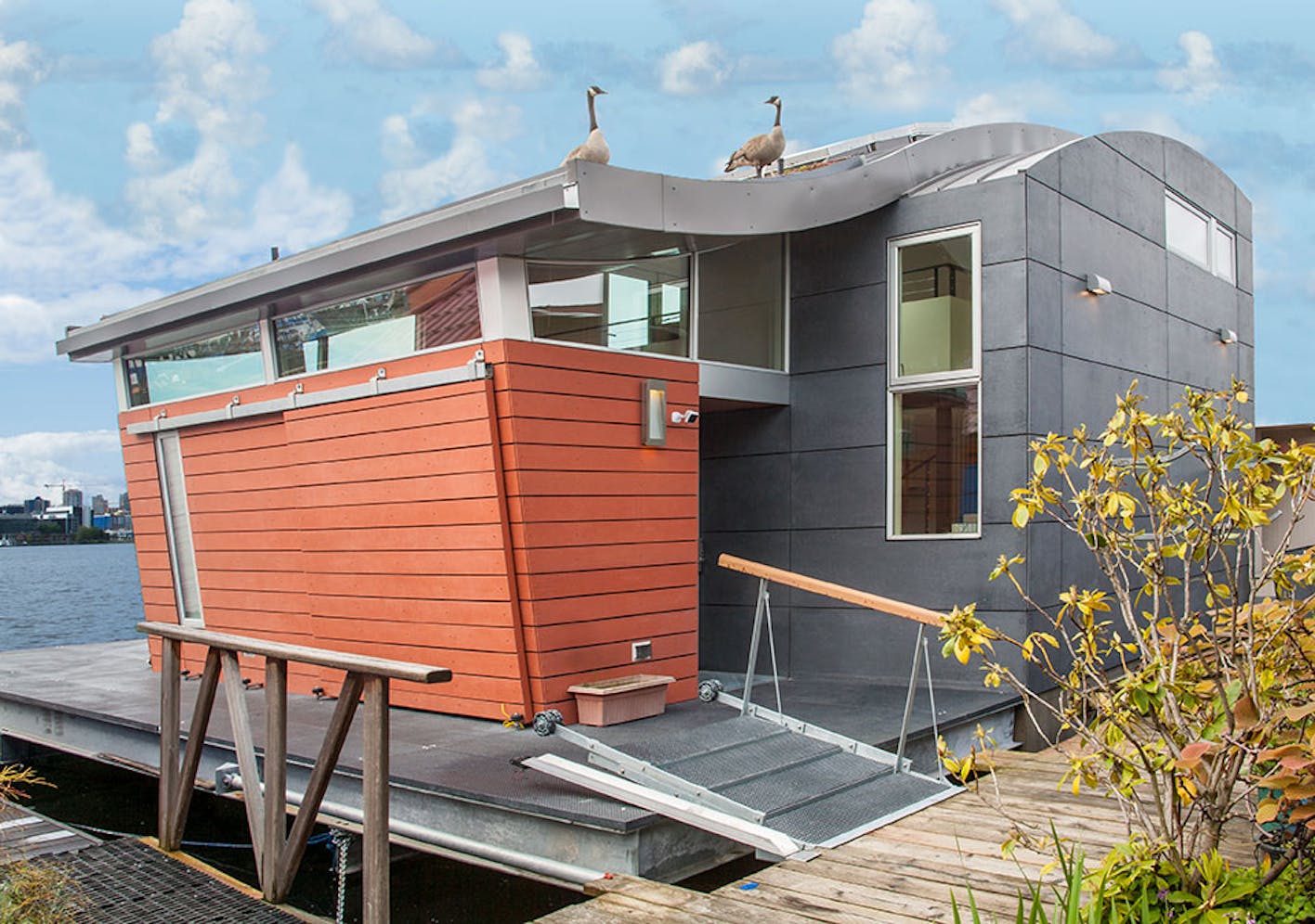 Houseboat H – Seattle’s Sustainable Lakebound Powerhouse | NanaWall