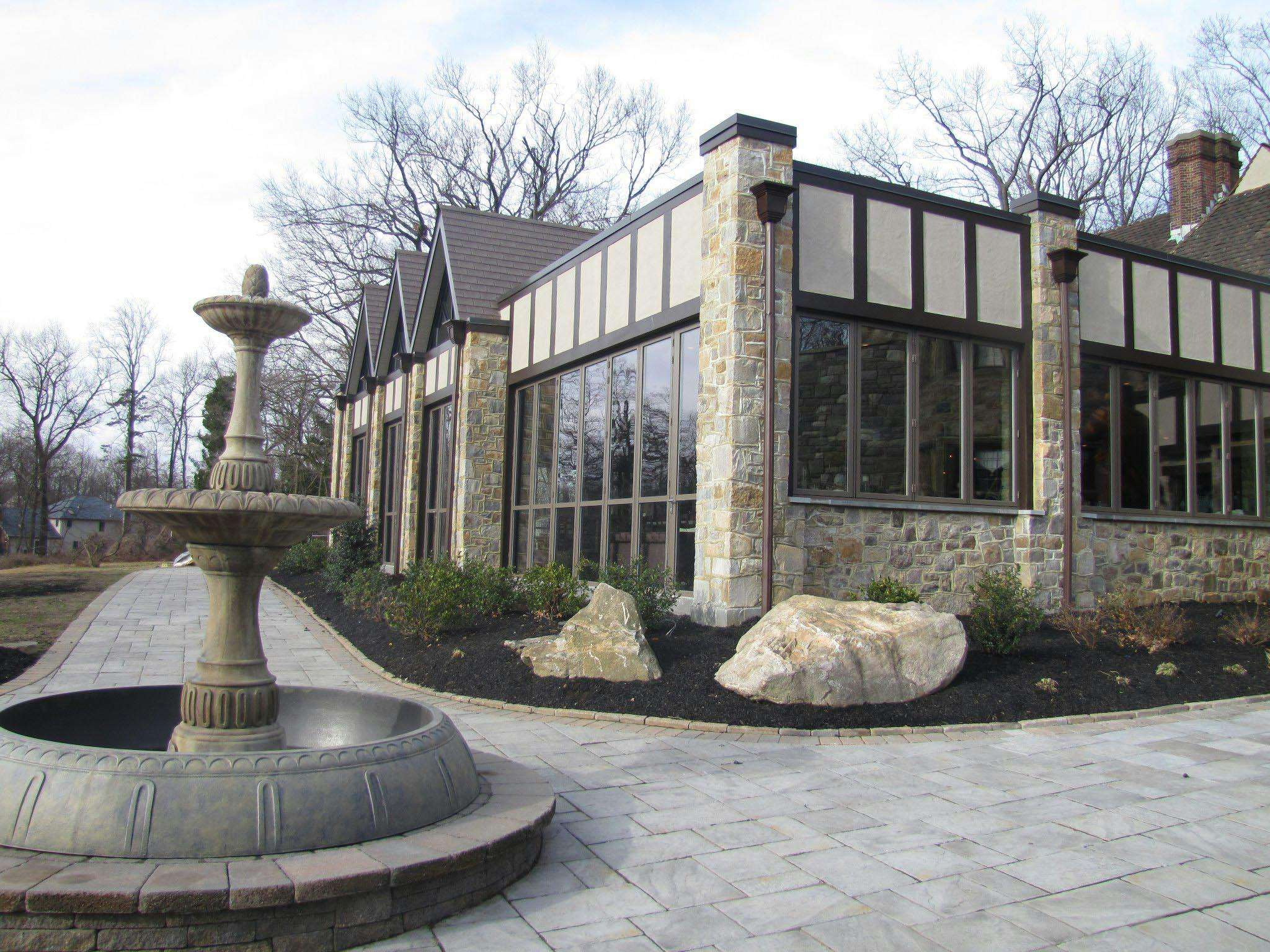 Restaurant Trends: Outdoor Dining Royalty Style at Stokesay Castle ...