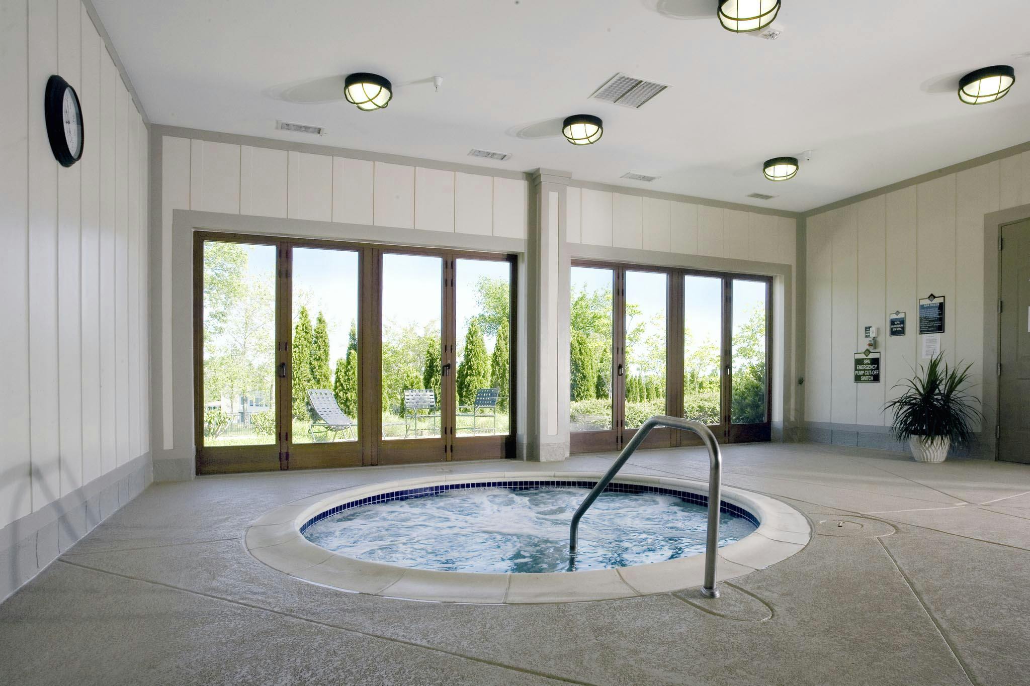 Lansdowne Pool House | NanaWall