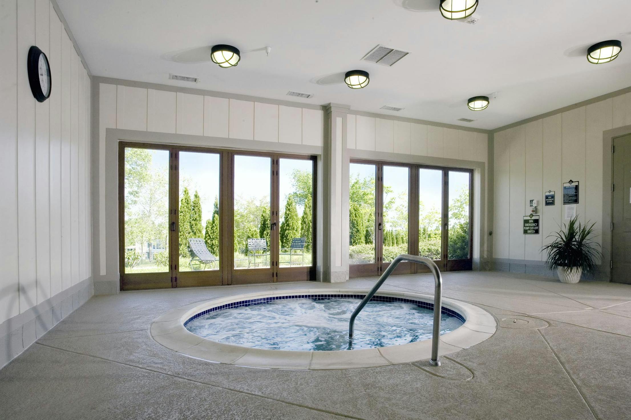 Lansdowne Pool House | NanaWall