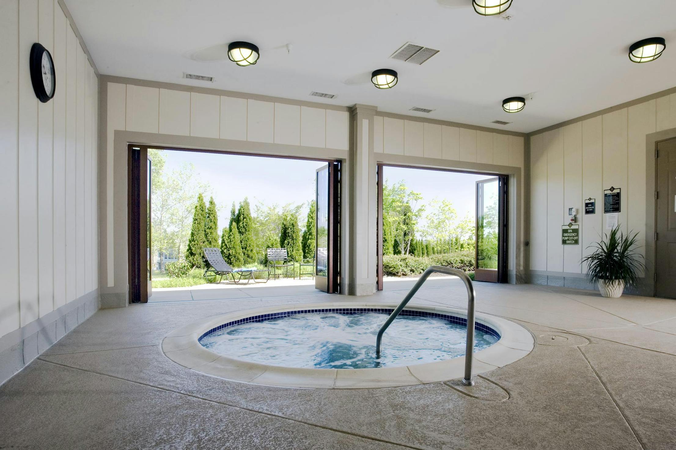 Lansdowne Pool House | NanaWall