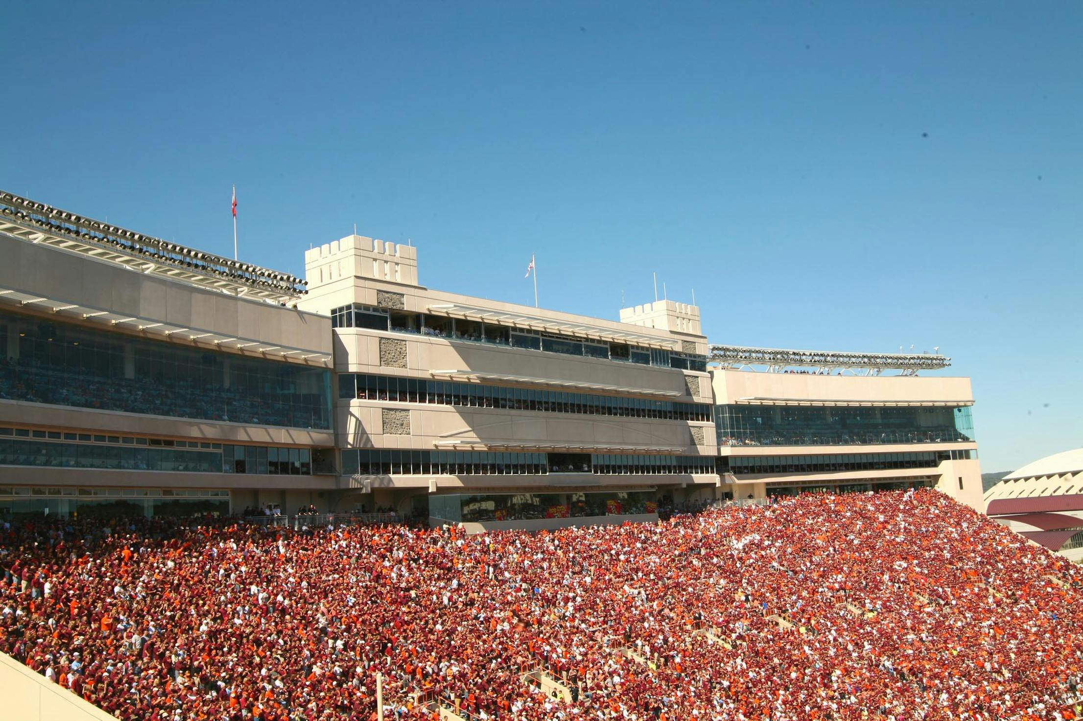 Virginia Tech Lane Stadium | NanaWall