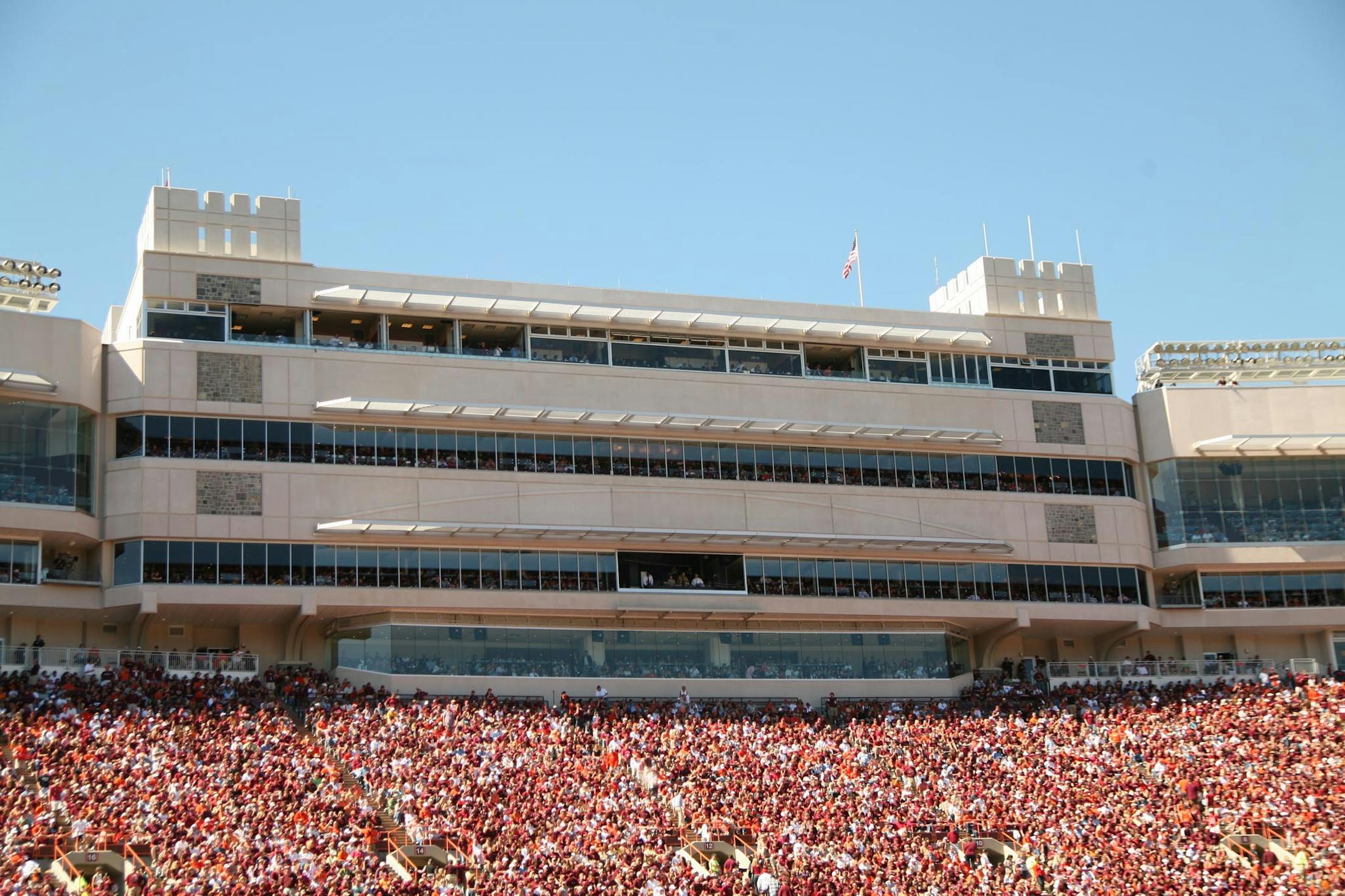 Virginia Tech Lane Stadium | NanaWall